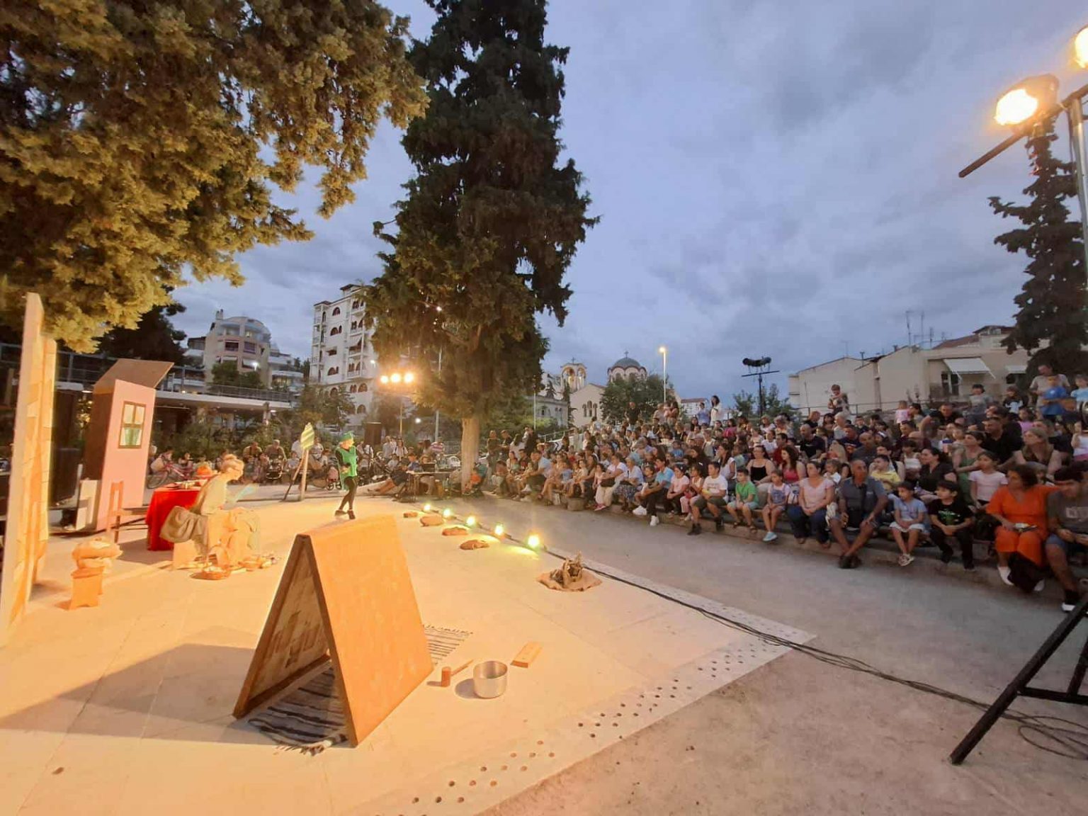 ΧΑΡΟΥΜΕΝΟΣ ΚΑΙ ΜΑΖΙΚΟΣ Ο ΠΑΛΜΟΣ ΤΗΣ ΦΕΤΙΝΗΣ ΕΜΠΟΡΟΠΑΝΗΓΥΡΕΩΣ ΚΙΛΚΙΣ ...