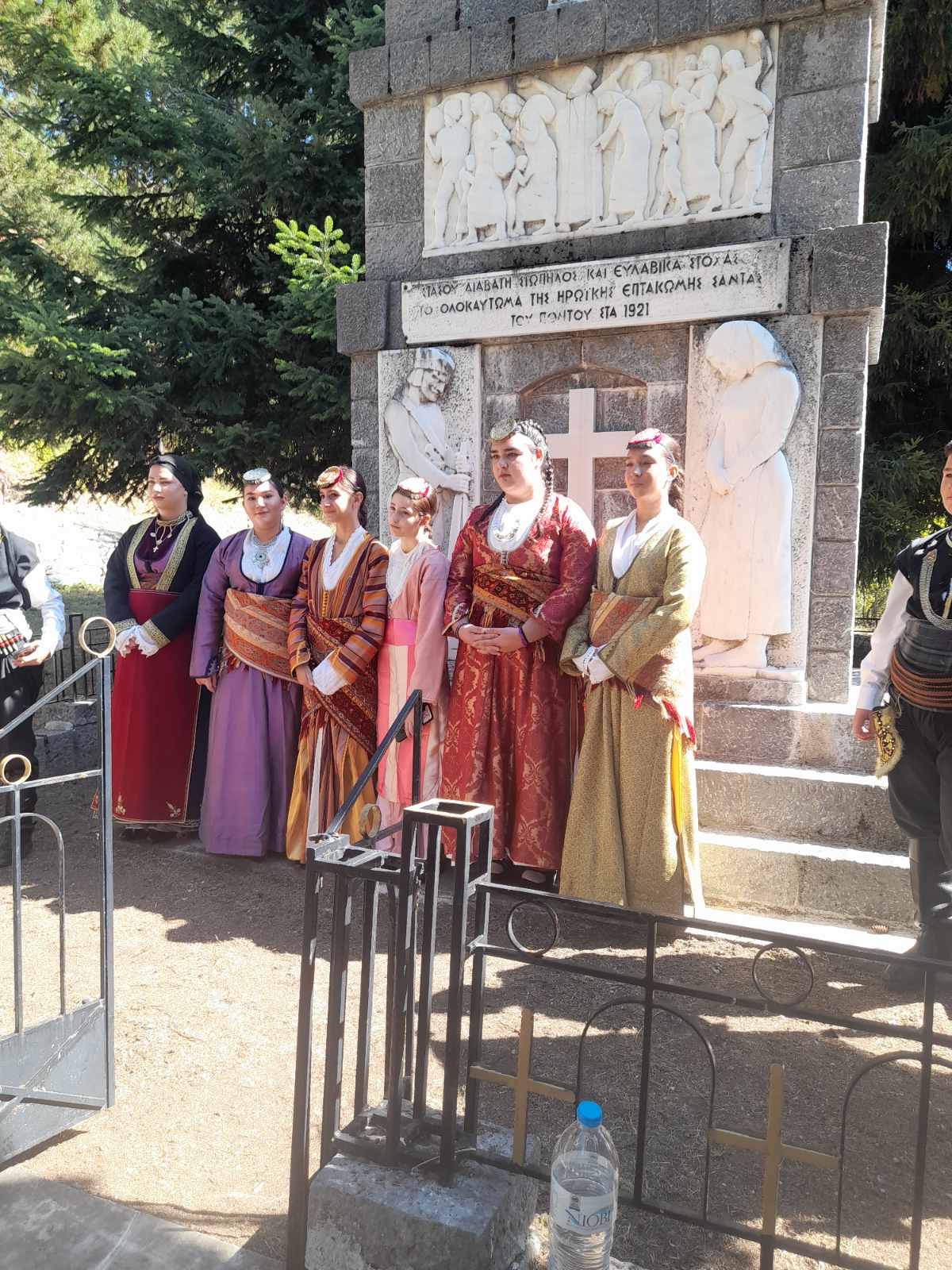 ΣΤΟ ΕΤΗΣΙΟ ΜΝΗΜΟΣΥΝΟ ΤΩΝ ΣΑΝΤΑΙΩΝ Ο ΠΡΟΕΔΡΟΣ ΤΟΥ ΔΗΜΟΤΙΚΟΥ ΣΥΜΒΟΥΛΙΟΥ ...