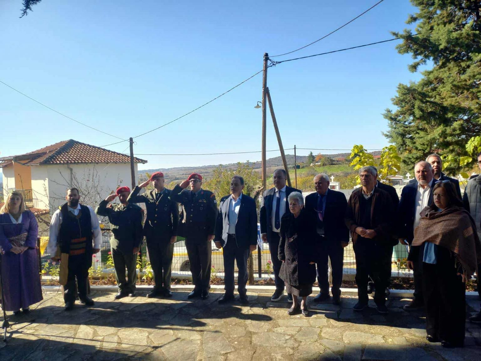 ΣΕ ΚΛΙΜΑ ΣΥΓΚΙΝΗΣΗΣ ΤΑ ΑΠΟΚΑΛΥΠΤΗΡΙΑ ΤΗΣ ΑΝΑΘΗΜΑΤΙΚΗΣ ΣΤΗΛΗΣ ΤΟΥ ...