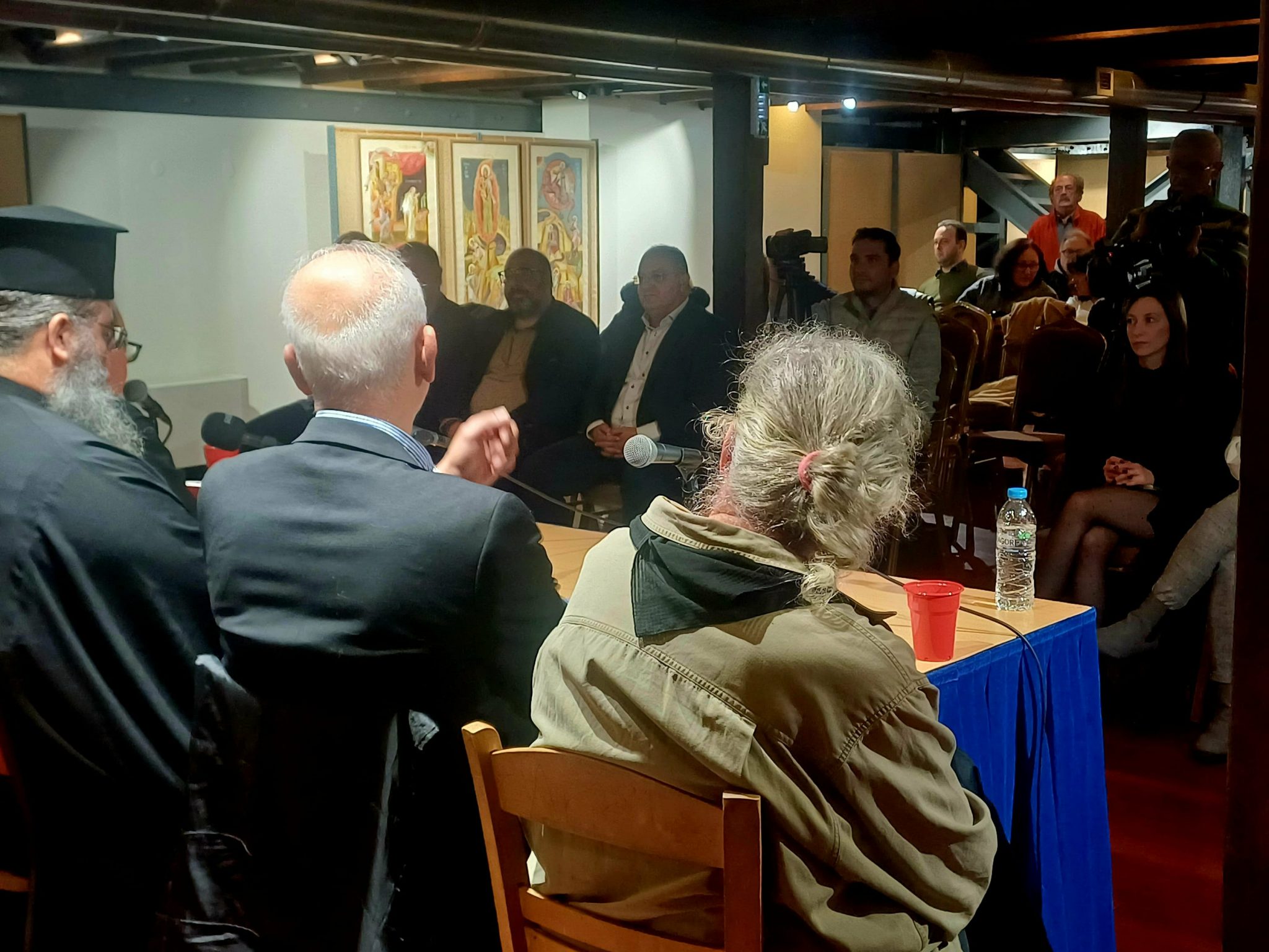 ”Ο ΑΝΕΜΟΣ ΧΟΡΕΨΕ ΑΝΑΜΕΣΑ ΣΤΙΣ ΚΑΛΑΜΙΕΣ” ΥΠΟ ΒΡΟΧΗ ΧΘΕΣ ΣΤΗΝ ΚΑΠΝΑΠΟΘΗΚΗ ...
